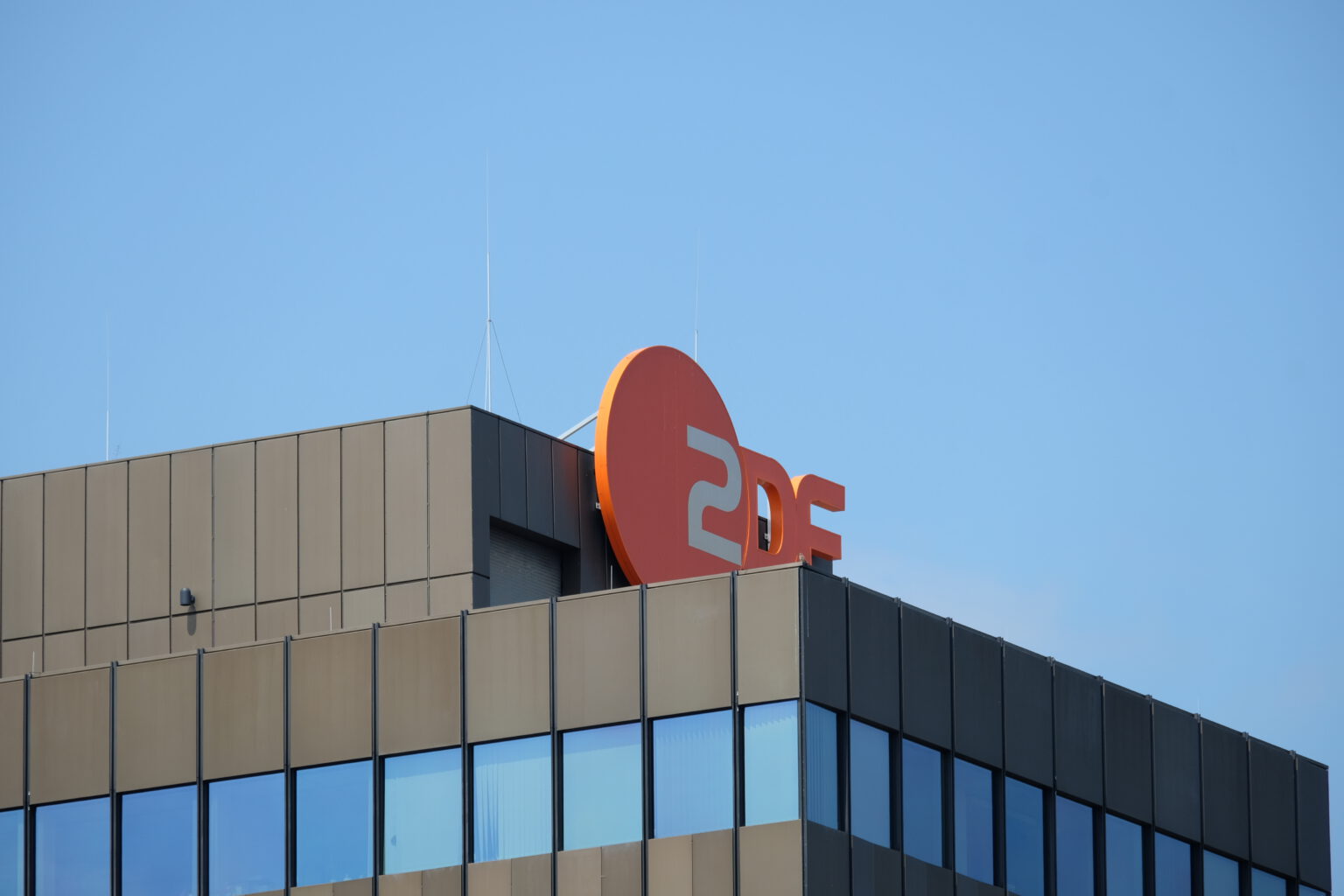 Mit dem Zweiten sieht man besser – Das ZDF-Sendezentrum auf dem Lerchenberg – Die Betonisten