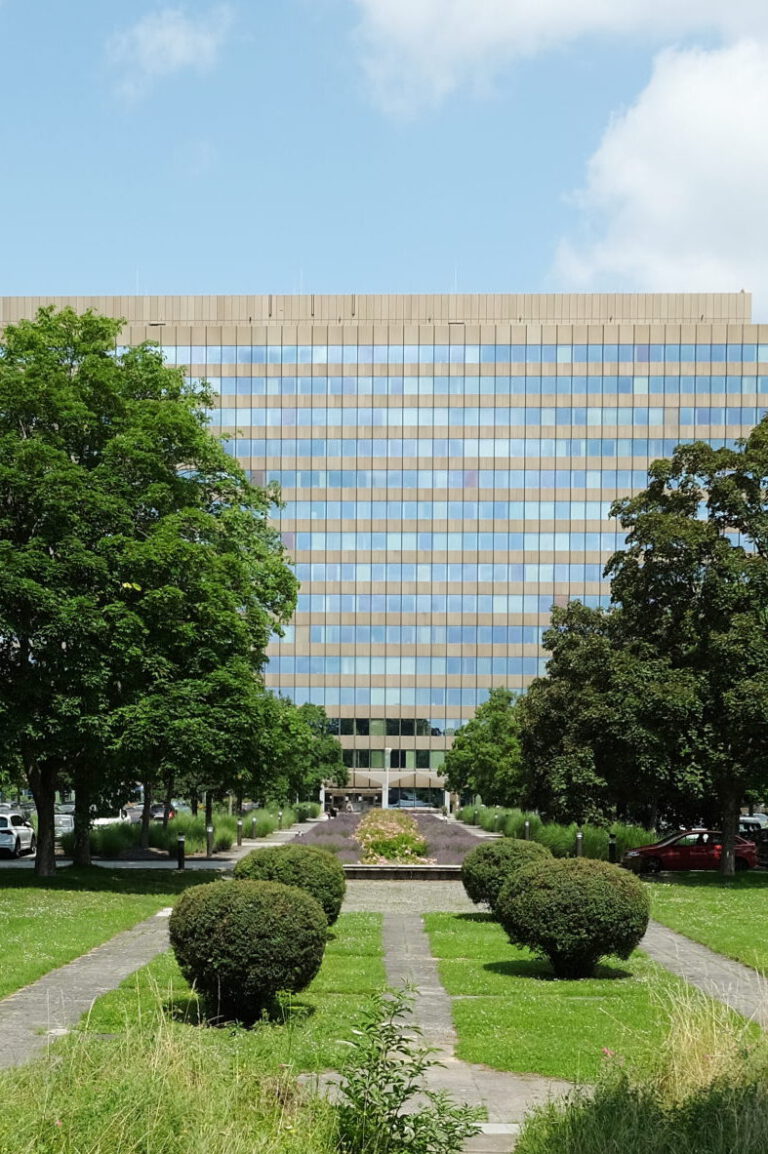 Mit dem Zweiten sieht man besser – Das ZDF-Sendezentrum auf dem Lerchenberg – Die Betonisten